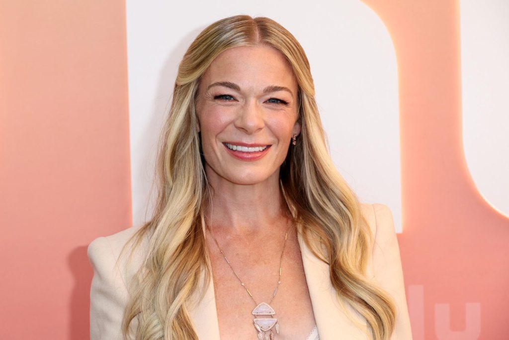 LeAnn Rimes undergoes $10K wellness treatment months after her teeth ...