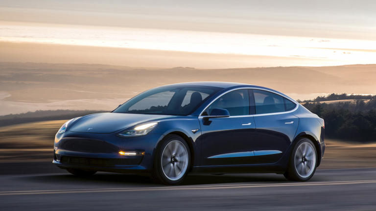 Court dismisses lawsuit claiming a frozen Tesla touchscreen caused a crash