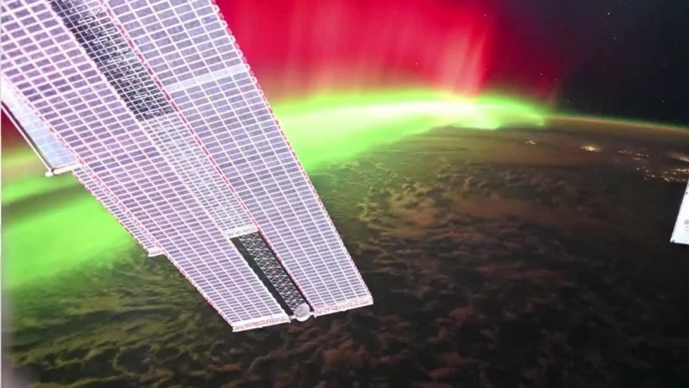 Natural spectacle from space: Cosmonaut films aurora borealis