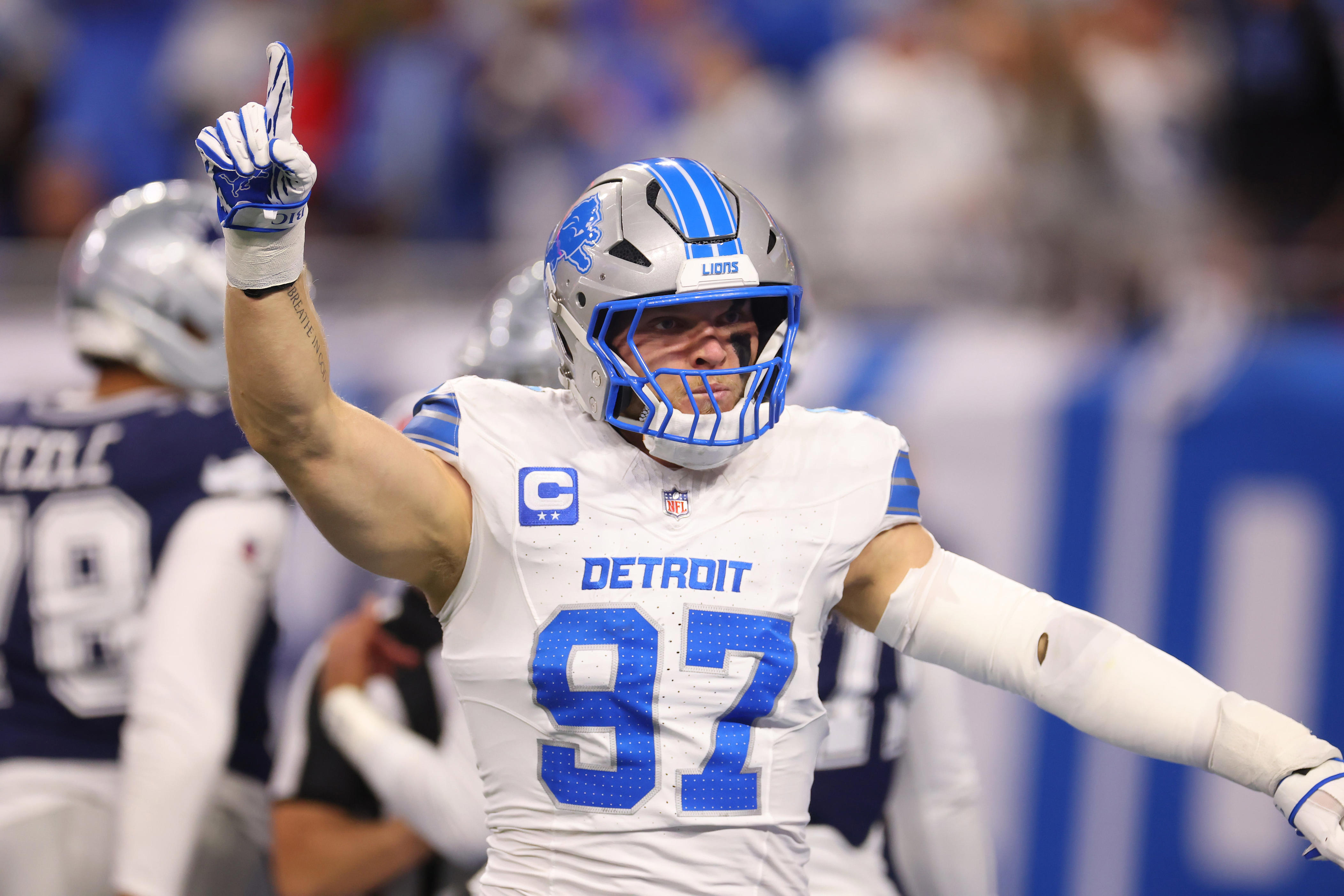 Aidan Hutchinson a finalist for two major NFL awards. So are two former ...