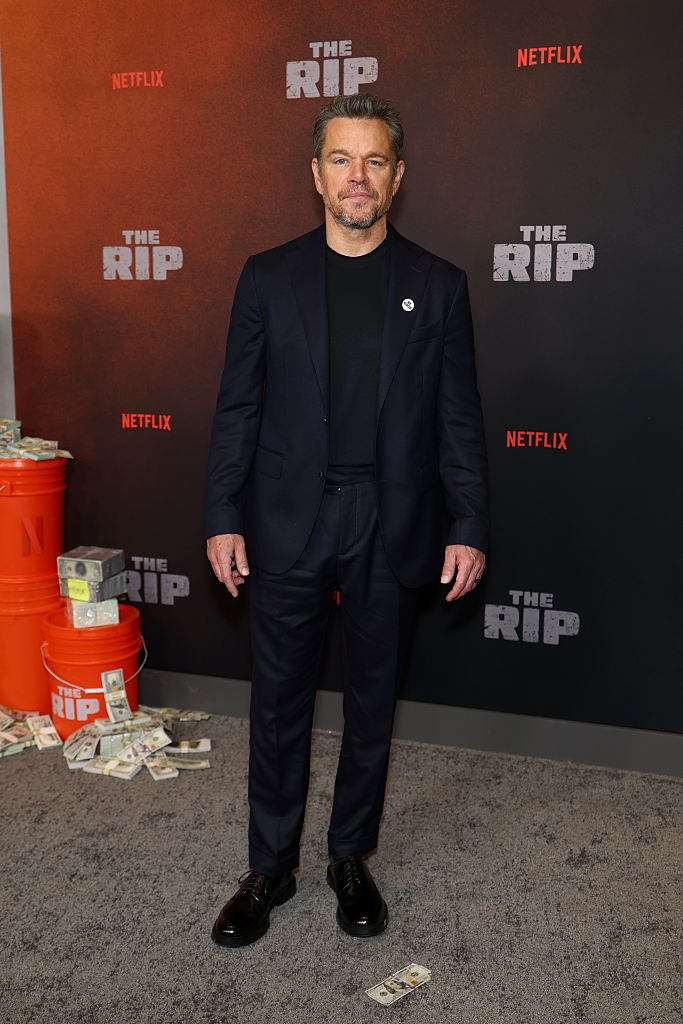 Ben Affleck and Matt Damon light up the red carpet at the premiere of ...
