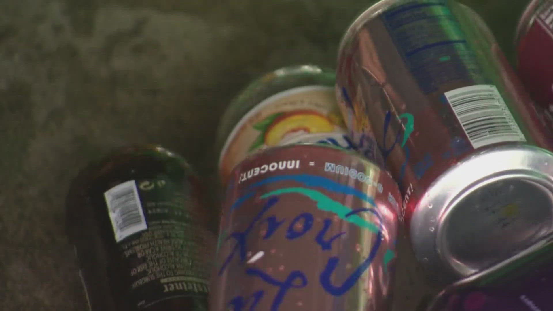 Washington lawmakers consider 10-cent bottle, can fee