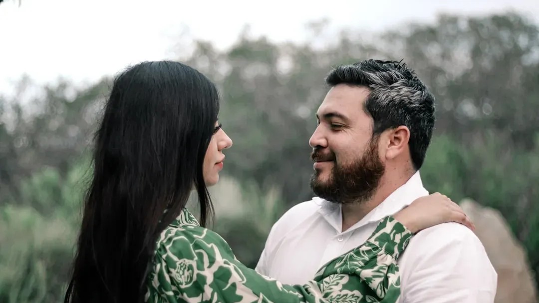 6 subtle signals that separate confidence from insecurity on dates