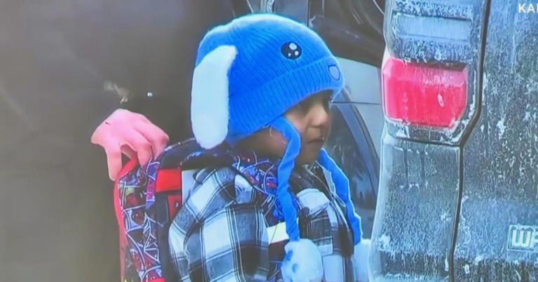 ICE agents allegedly forced a 5-year-old to knock on the front door of ...