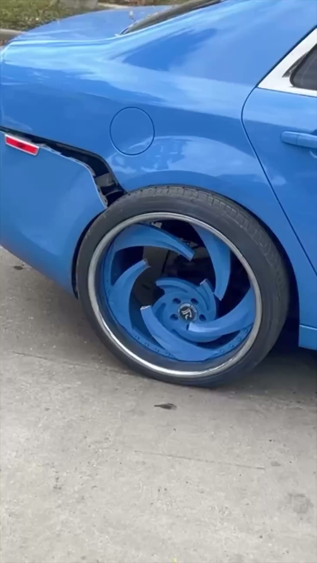 Rucci wheel broke right in the center while driving