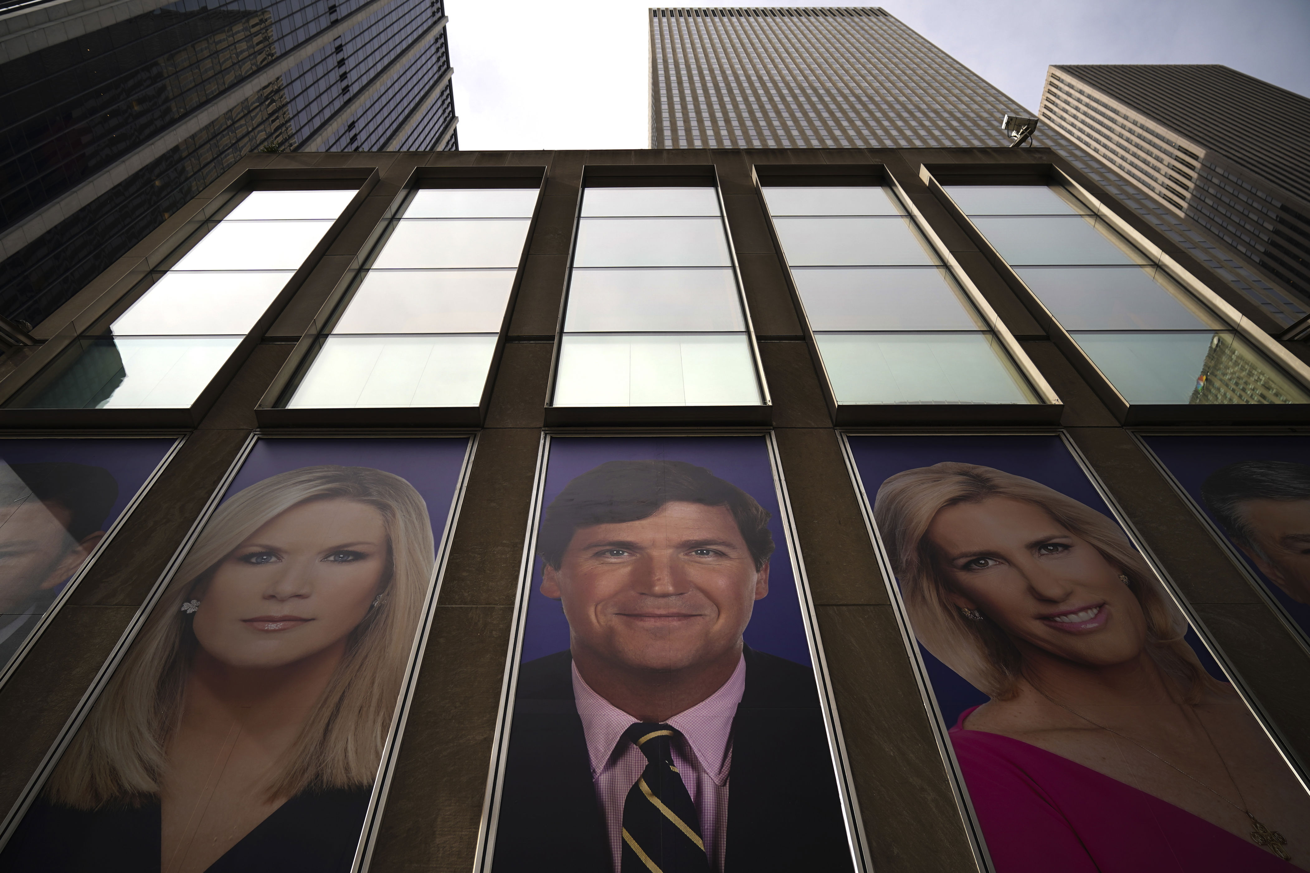 Tucker Carlson went from moderate to fanatic — and took conservative ...