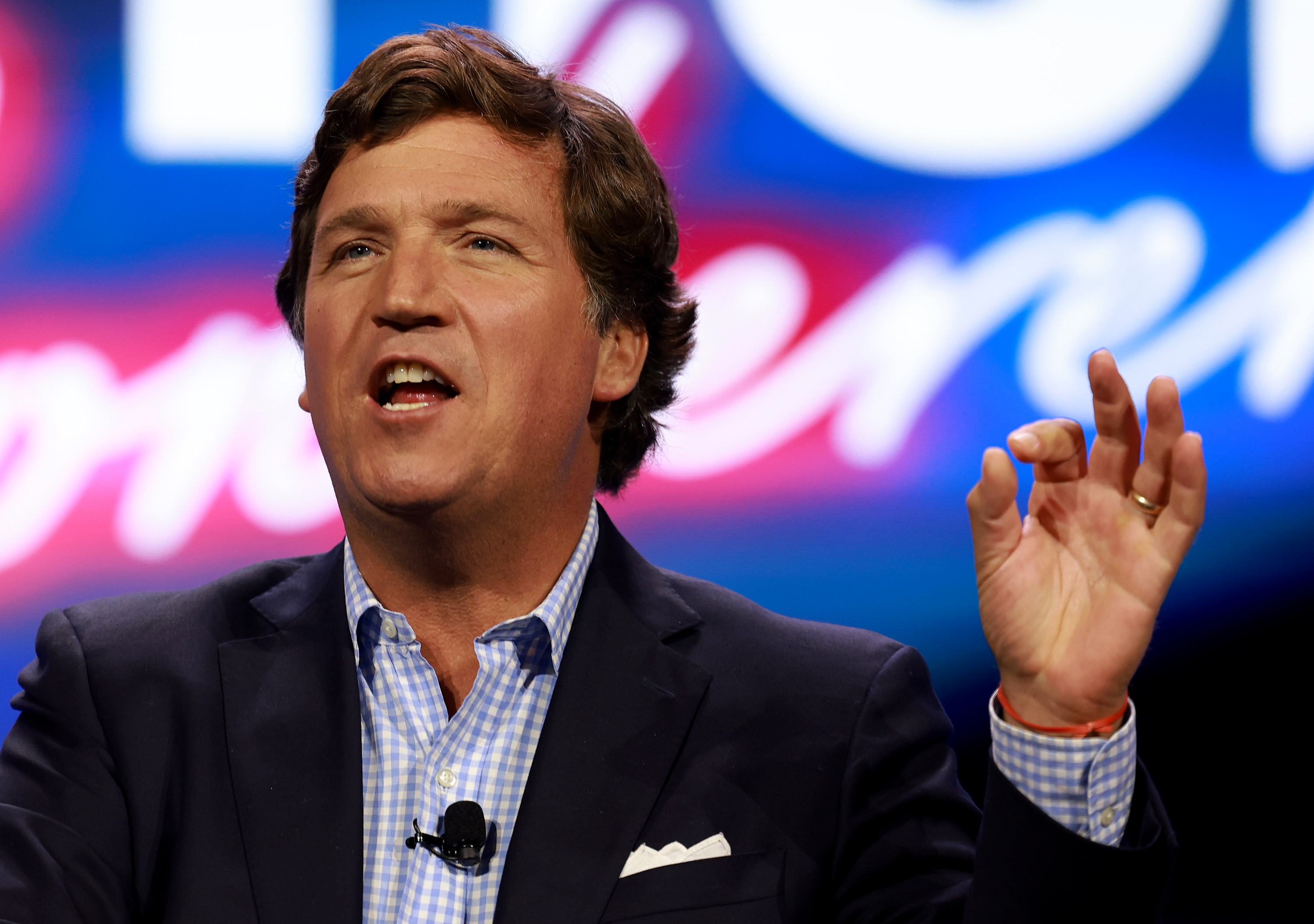 Tucker Carlson went from moderate to fanatic — and took conservative ...