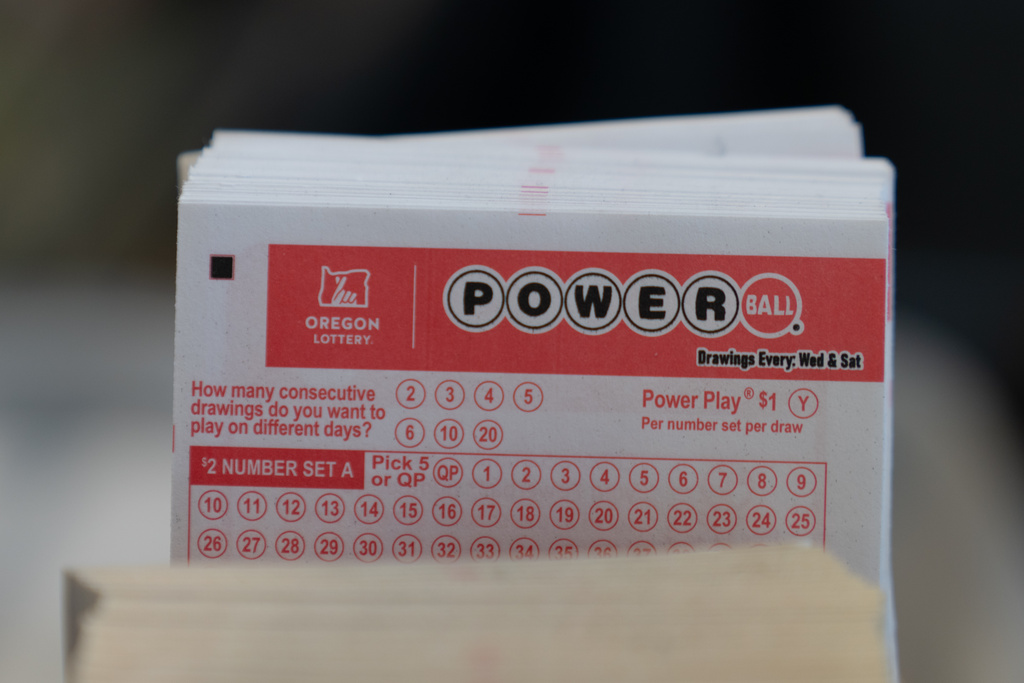 $1.8B Powerball winner comes forward, chooses lump-sum payment