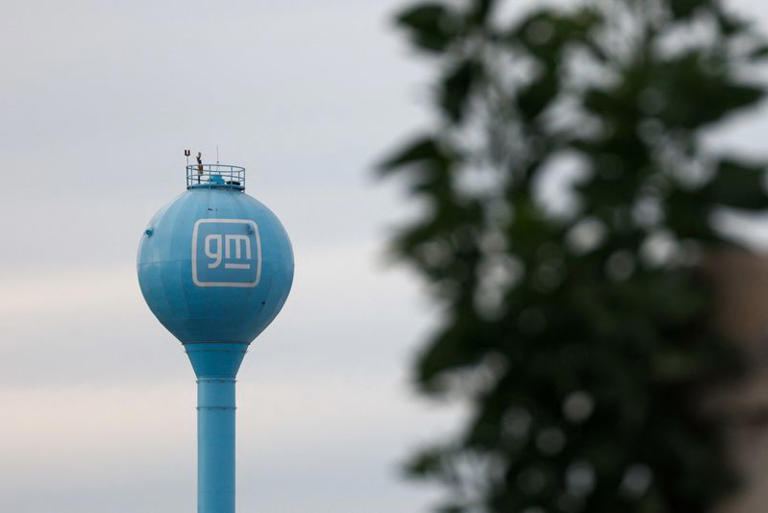 FDIC clears way for Ford, General Motors to set up industrial banks