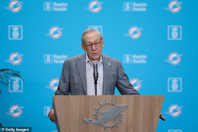 Billionaire Dolphins owner Stephen Ross, 85, appears to forget name of ...