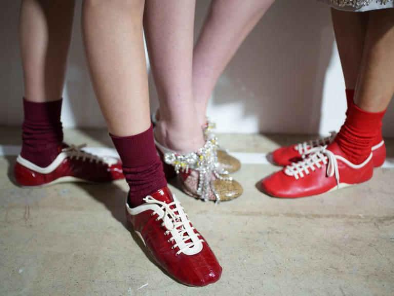 Skinny-Sneaker sind der stylishste Schuhtrend im Frühling 2026