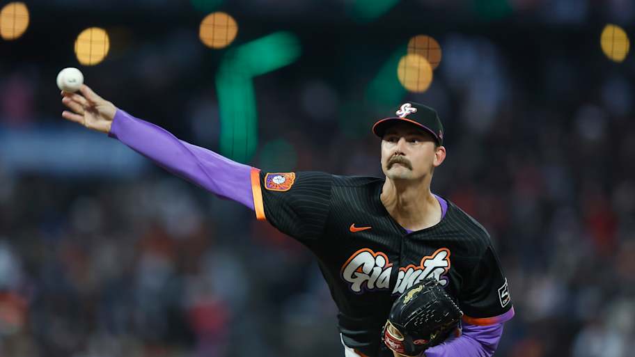 Controversial former SF Giants reliever looks to keep career alive in Japan
