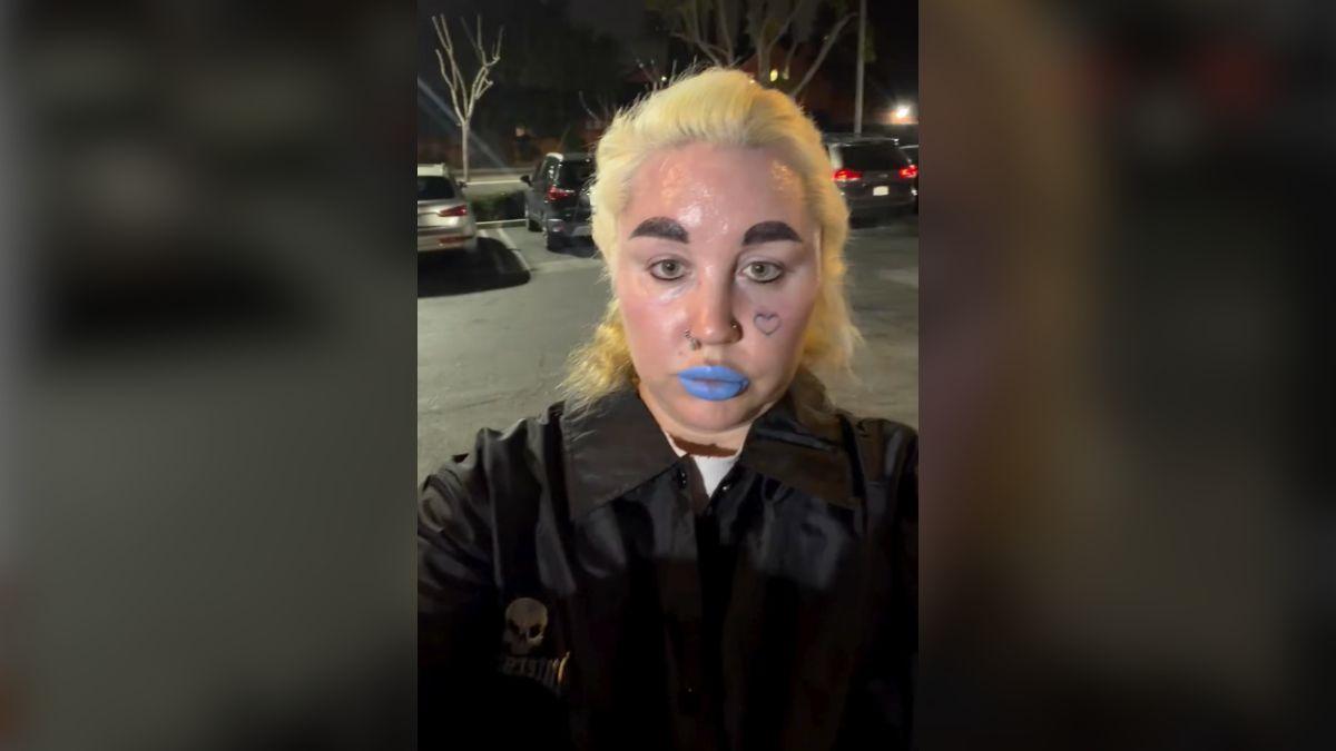 Amanda Bynes shows off permanent ink with bold blue lips: See photos of ...