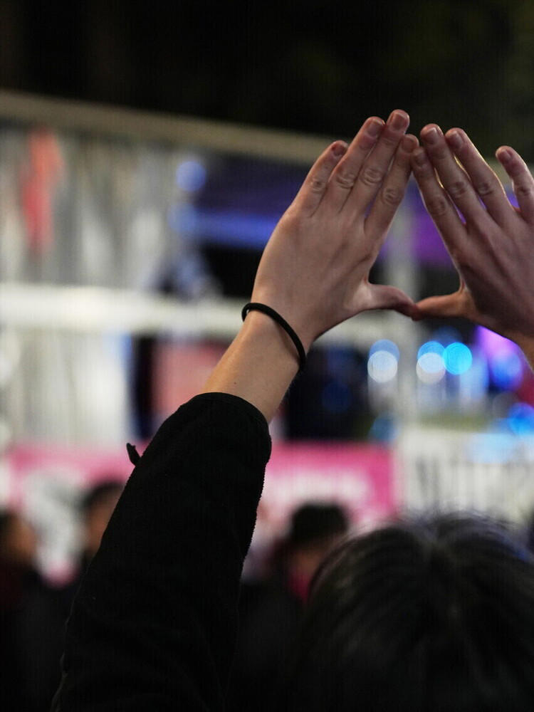 Violenza sessuale, cambia il testo. L'ira delle opposizioni