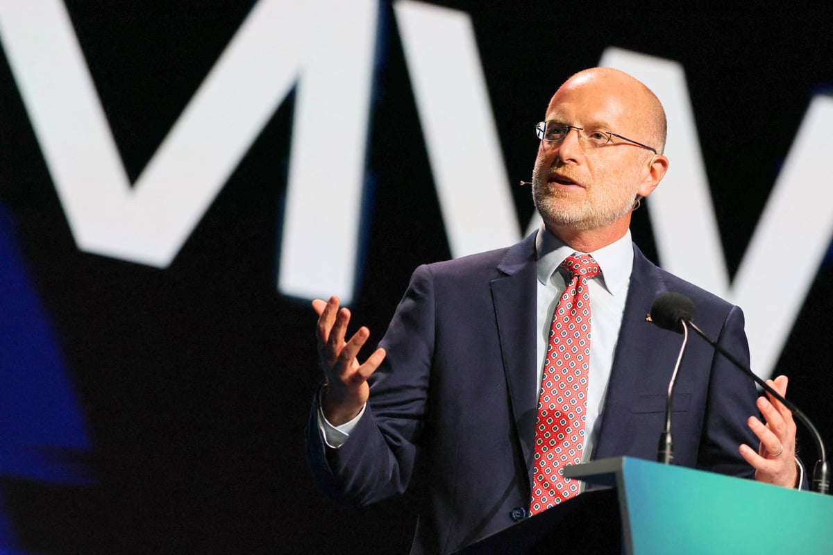 Trump's FCC chair orders daytime and late-night shows to give "equal ...