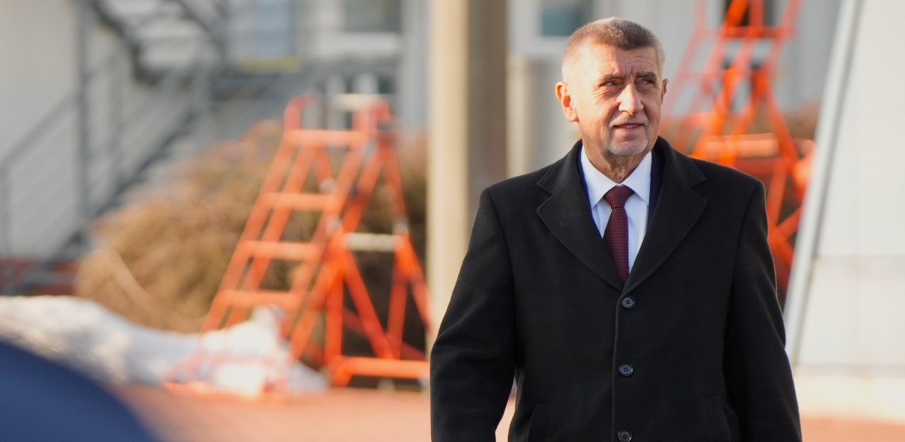 Ο πρωθυπουργός της Τσεχίας ξόδεψε 617 ευρώ σε υδρόγειο για να δει πού ...