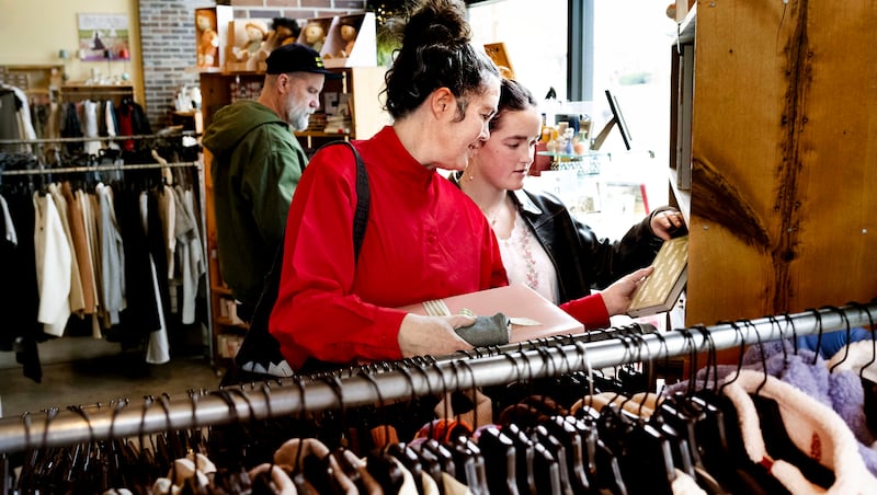 New economic report finds mixed results on inflation and consumer spending