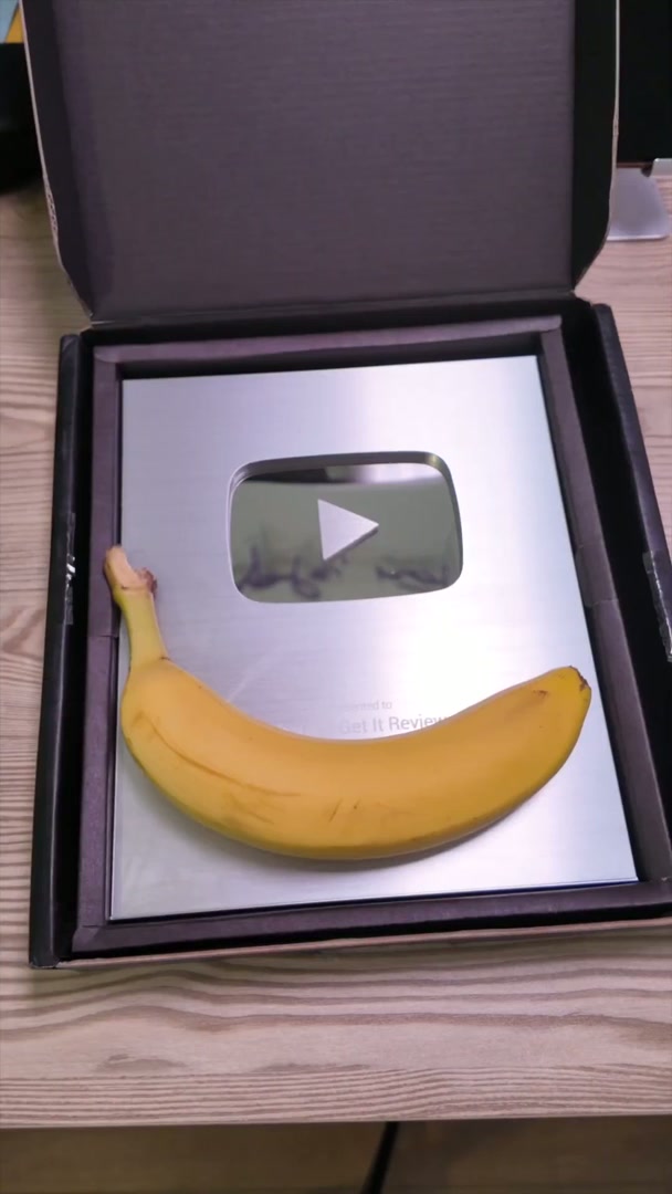100K YouTube play button unboxing: How big is it?