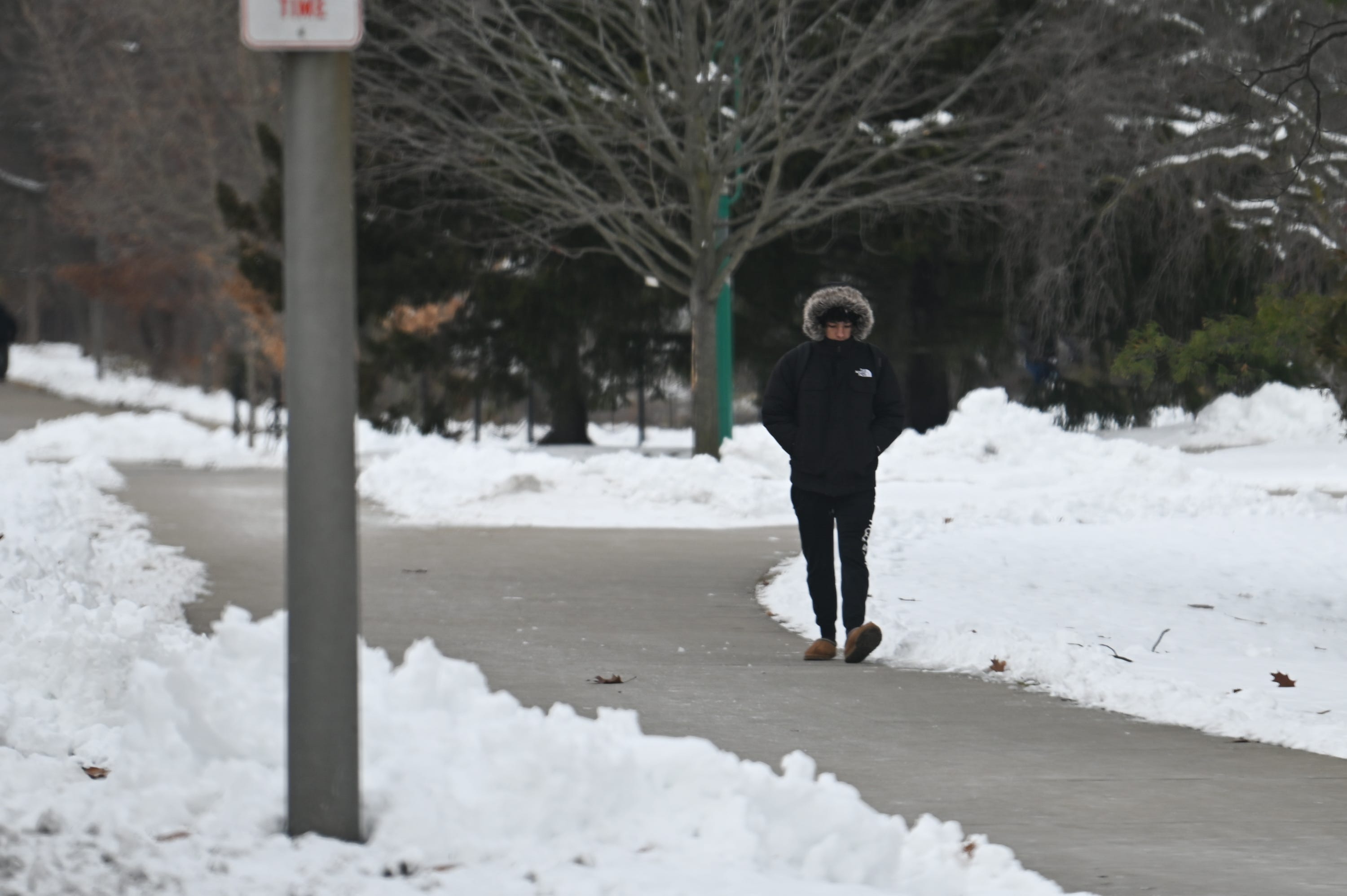 Many Lansing area school districts announce Monday closures