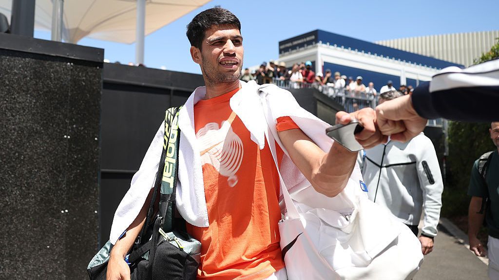 Australian Open live: Extreme heat forces schedule changes, dominant ...