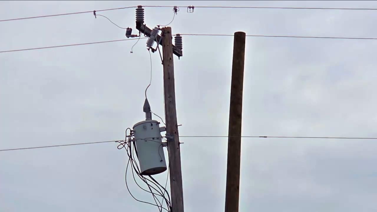 FPL acts on leaning pole after resident contacts WPTV