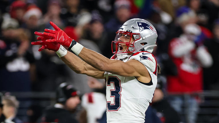 Patriots activate Mack Hollins from injured reserve