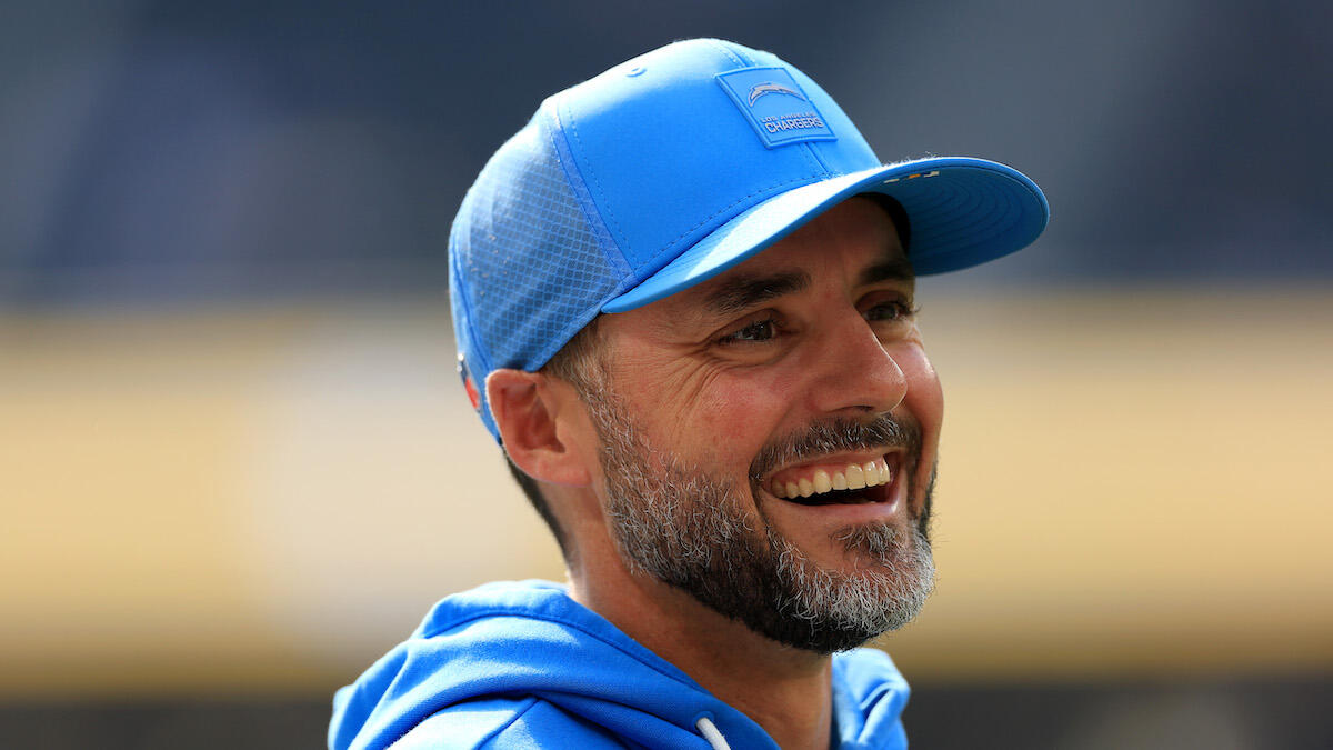 Chargers DC Jesse Minter lands NFL head coaching gig