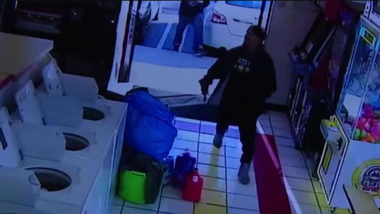 'Turned into chaos': Man armed with a machete targets and goes after ...