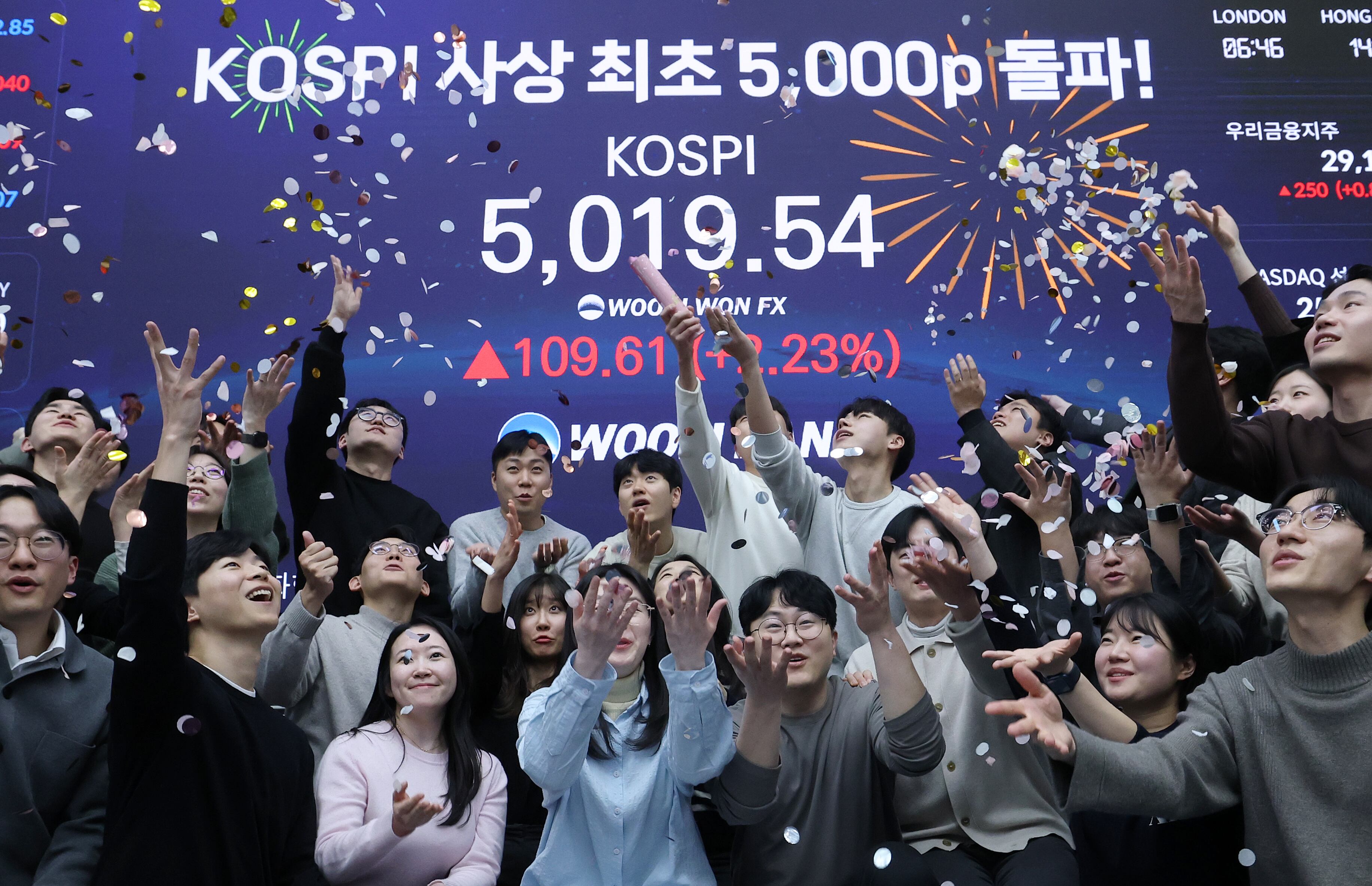 KOSPI surges past 5,000-point mark during intraday trading