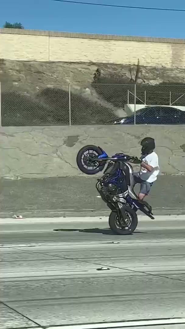 Jaguar F-Type R V8 exhaust: You're filming me?