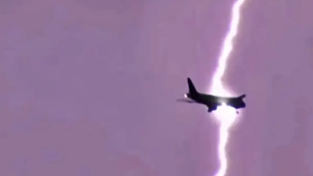 What happens when lightning strikes a fighter jet