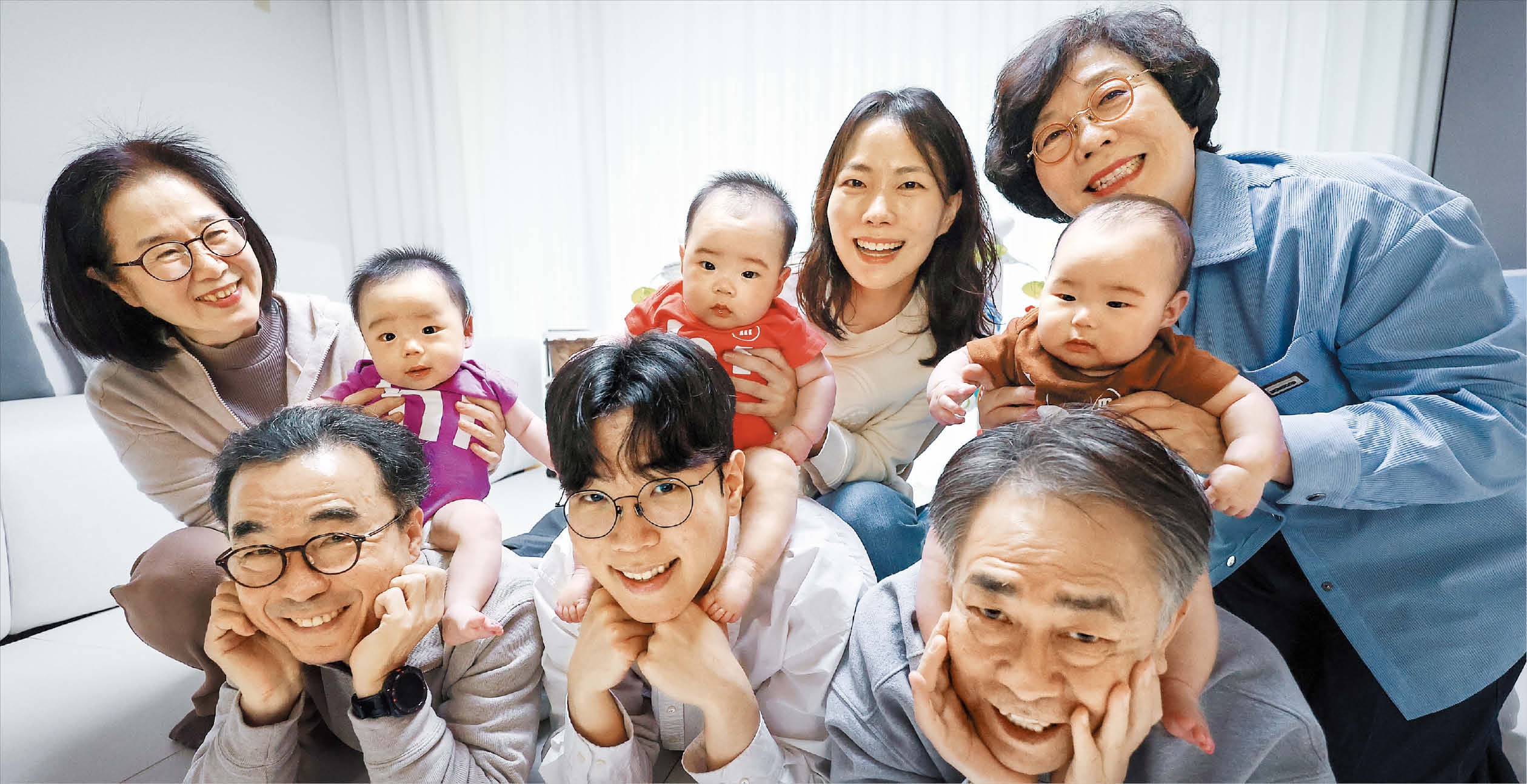 Triplets' care team holds weekly handover meetings