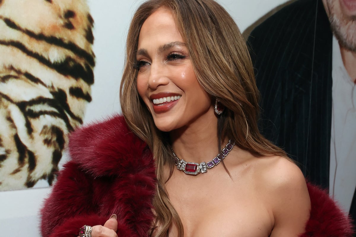 Jennifer Lopez goes viral for helping homeless man after Golden Globes ...