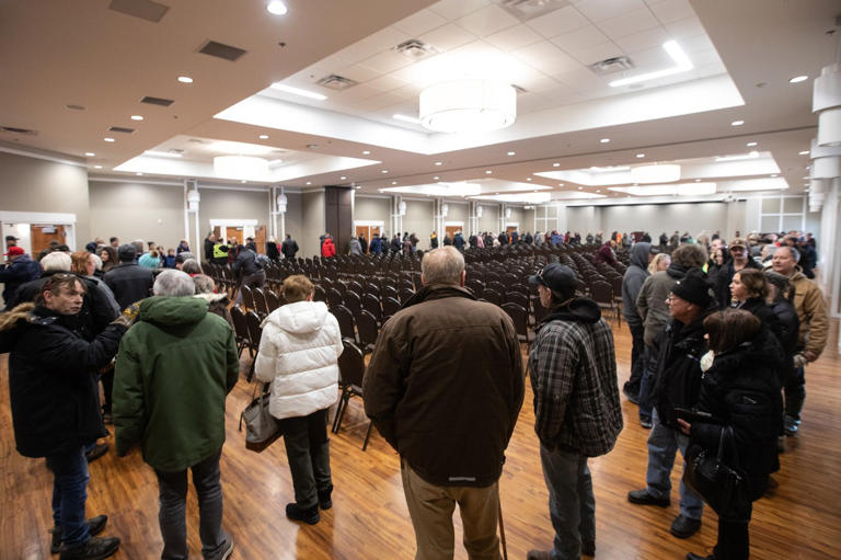 Hundreds line up near Edmonton to sign petition calling for vote on ...