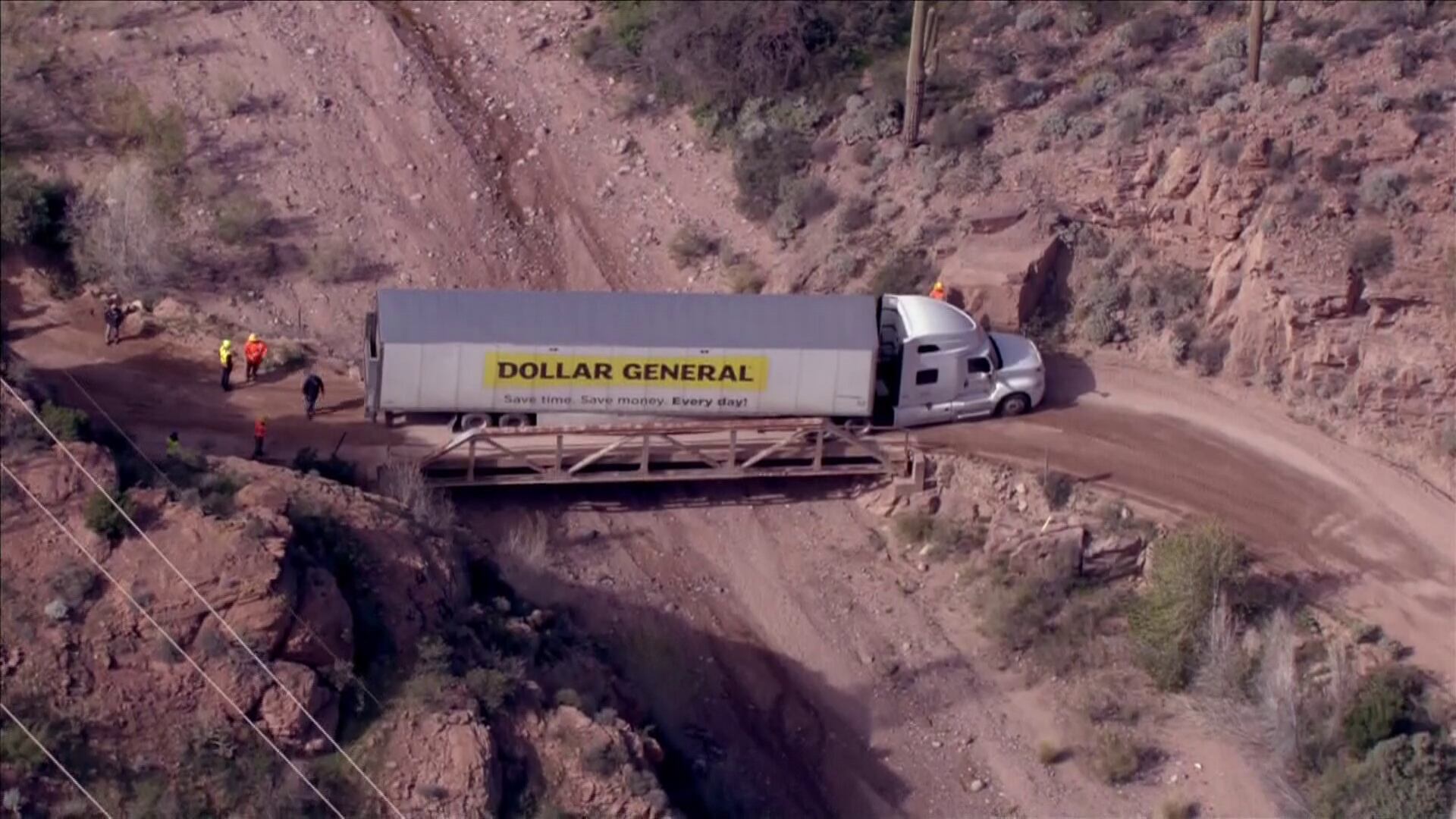Stuck semi forced 2-day closure on Arizona’s historic Apache Trail highway
