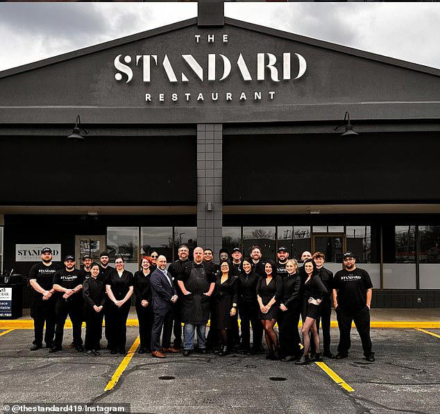 Kind restaurant owner takes entire staff on paid Bahamas vacation