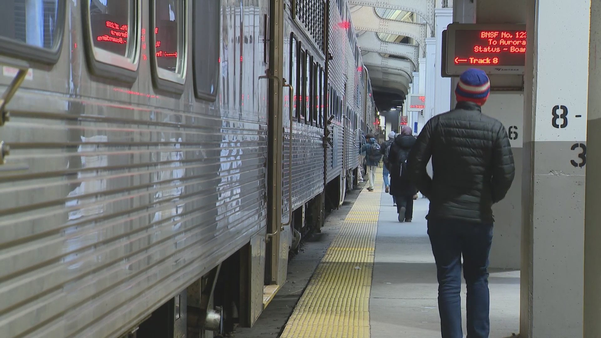 Metra running on reduced schedule Friday due to extreme cold