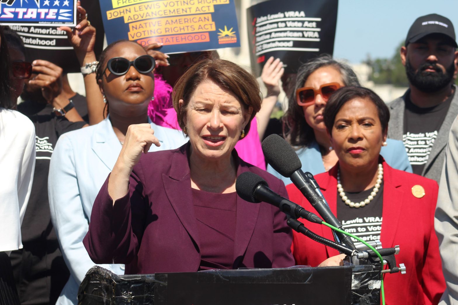 Klobuchar moves a step closer to Minnesota governor bid