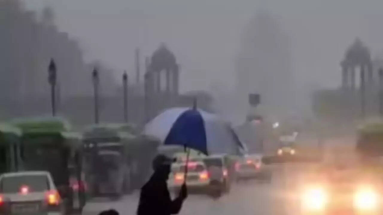 Rain lashes parts of Delhi; thunderstorms forecast, maximum temperature ...