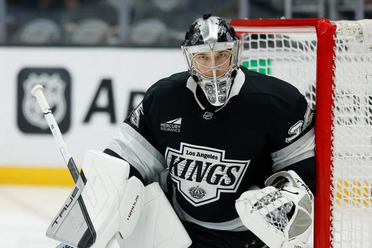 Kings goaltender Darcy Kuemper returns from neck injury scare
