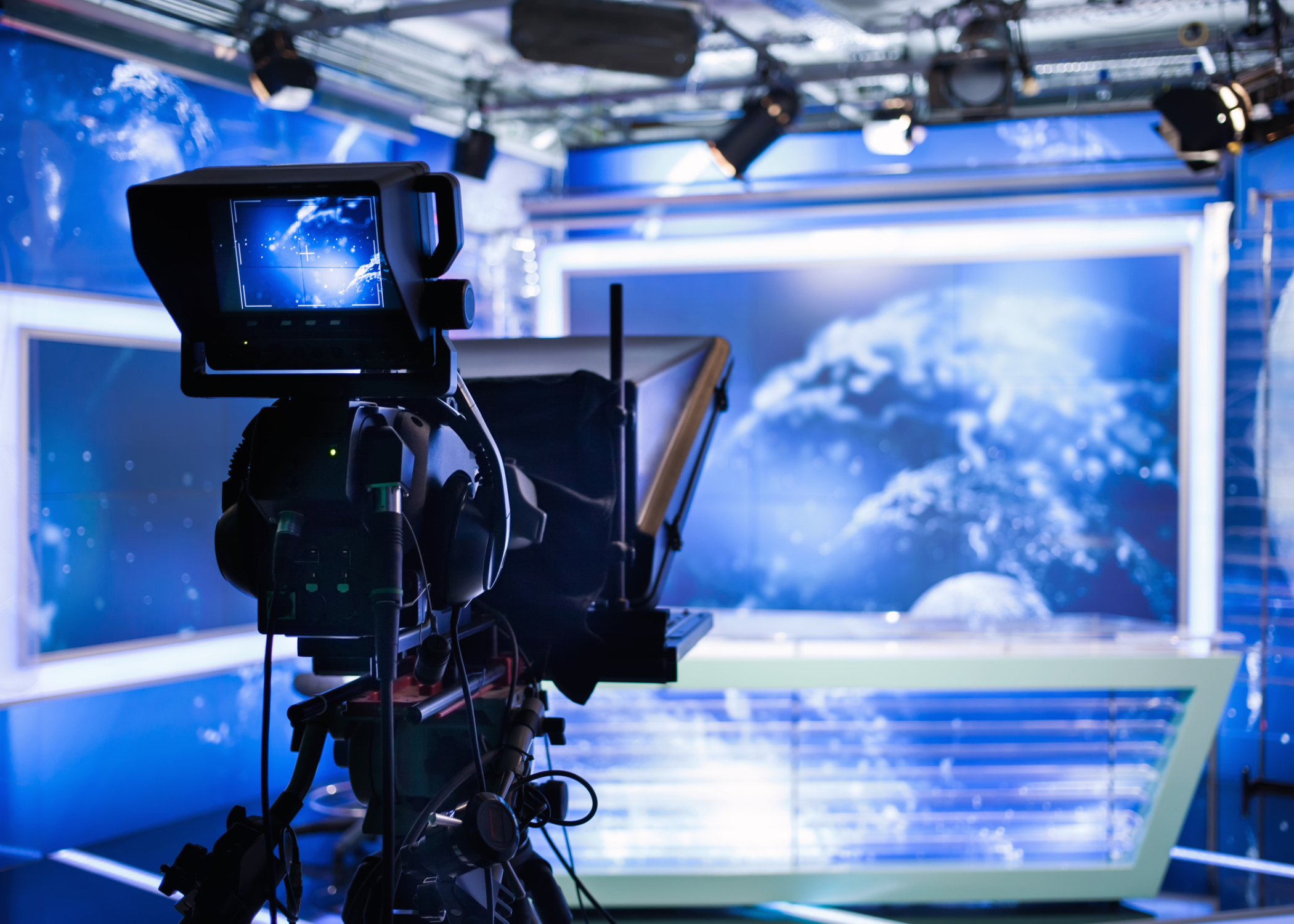 Anuncian nueva ola de despidos en Univision como parte de una fuerte ...