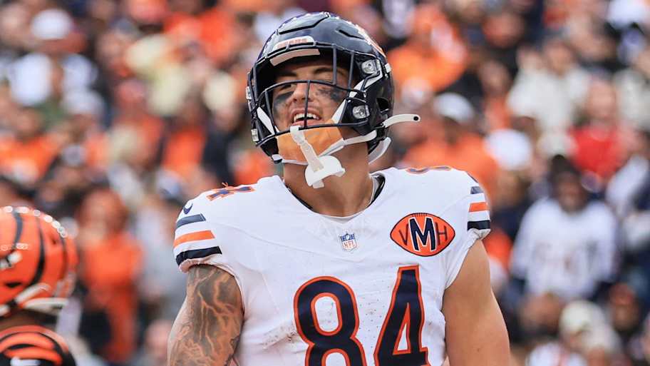 Bears’ Colston Loveland snubbed from offensive rookie of the year finalists