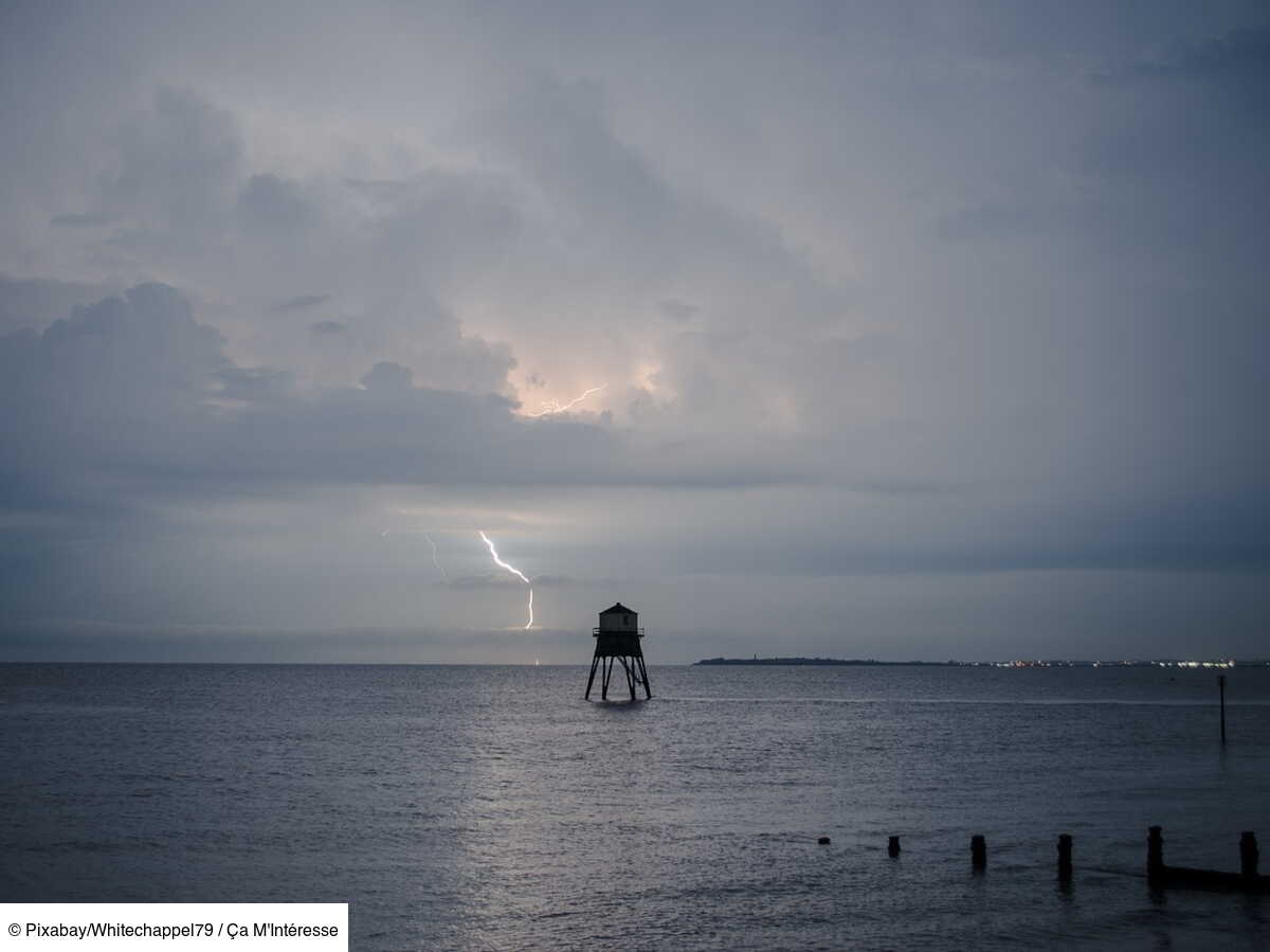 Que se passe-t-il quand la foudre frappe un bateau en pleine mer?