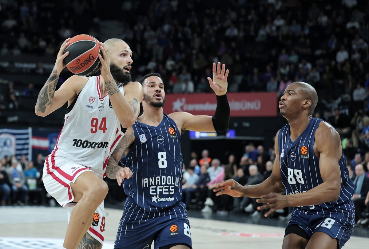Euroleague: Άλωσε την έδρα της Εφές ο Ολυμπιακός, πανηγύρισε την ...