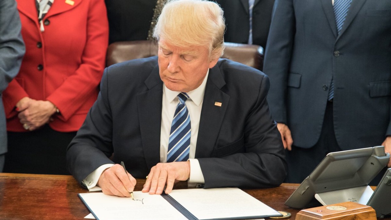 Trump’s wild AI plan: Build your own nukes, dodge years of red tape