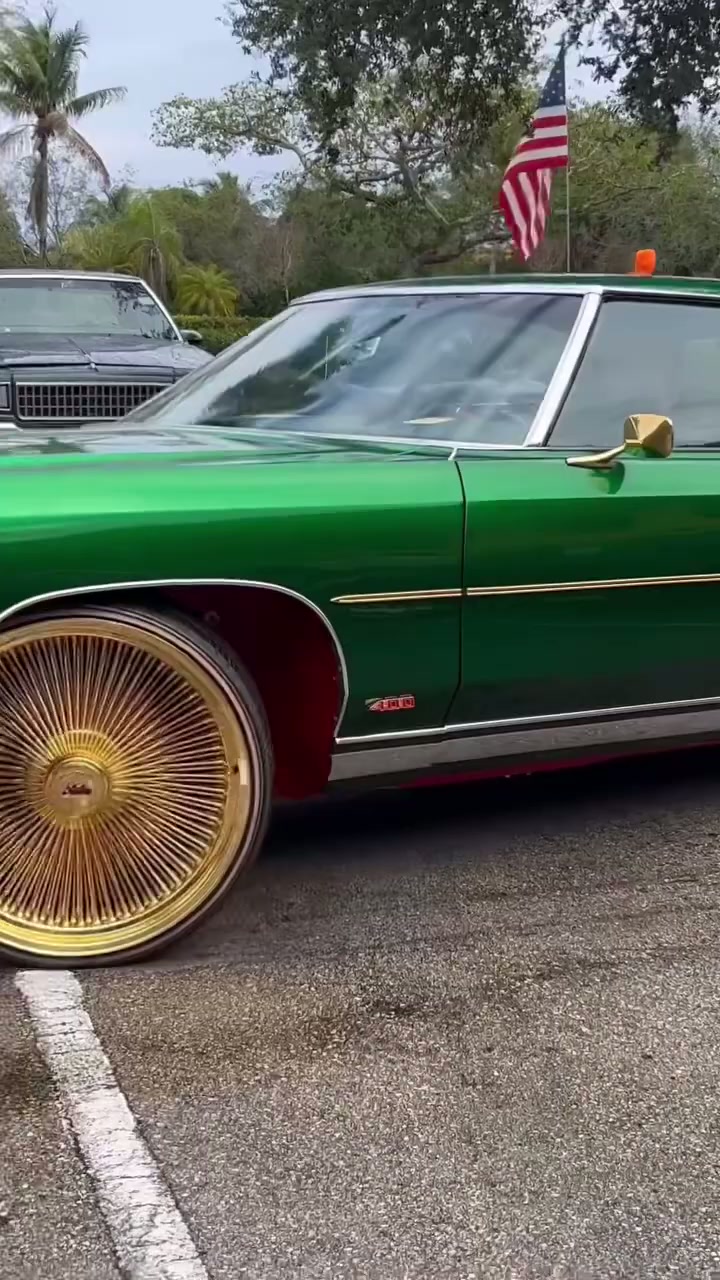 Sim1’s super clean 4-dr Chevy on gold Daytons