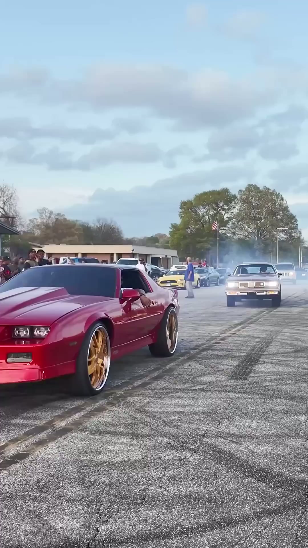 Iroc-Z Z28 Chevy Camaro on 26’s 💨 💨 at the block party