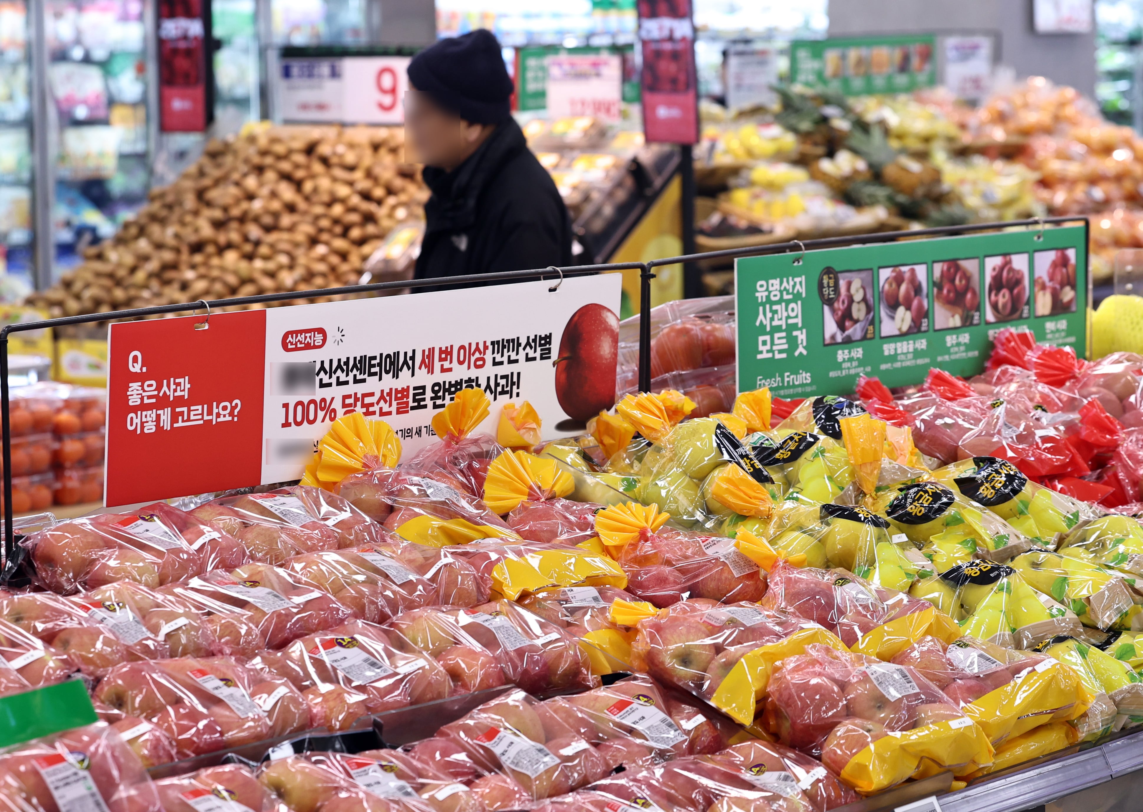 South Korea's economy contracts; consumer sentiment negative