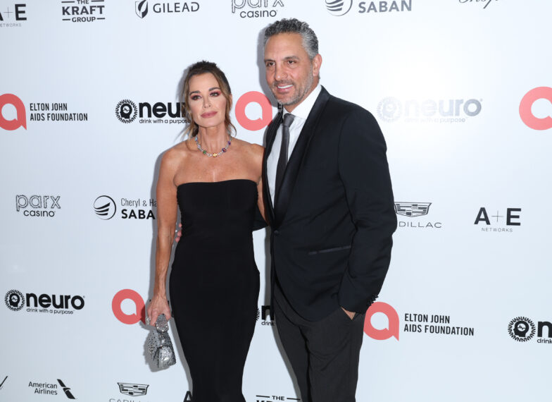 Let's relive Kyle Richards’ iconic ‘RHOBH’ psychic reading from Allison ...
