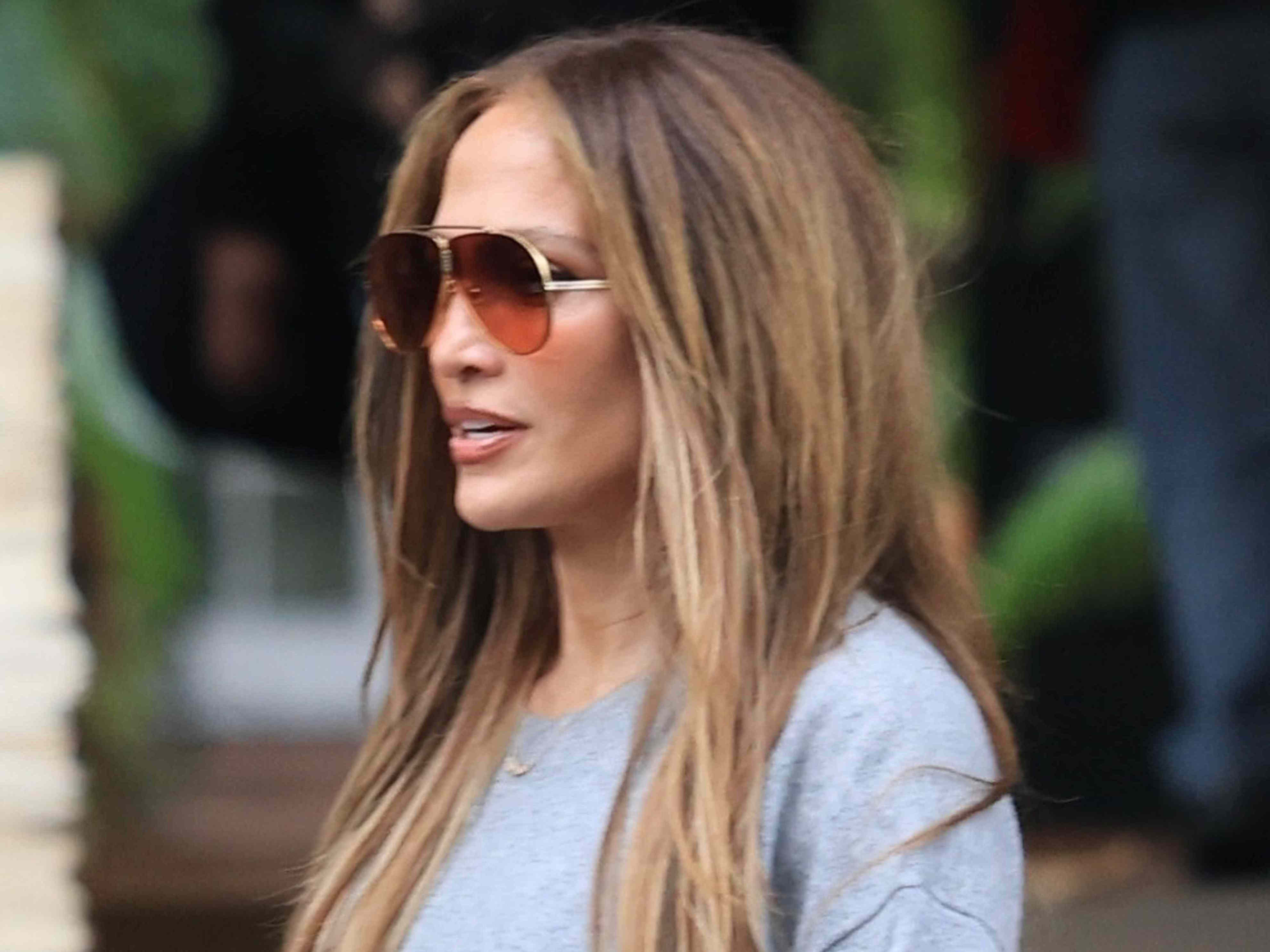 I just added Jennifer Lopez’s luxe cool-girl outfit to my 2026 ...